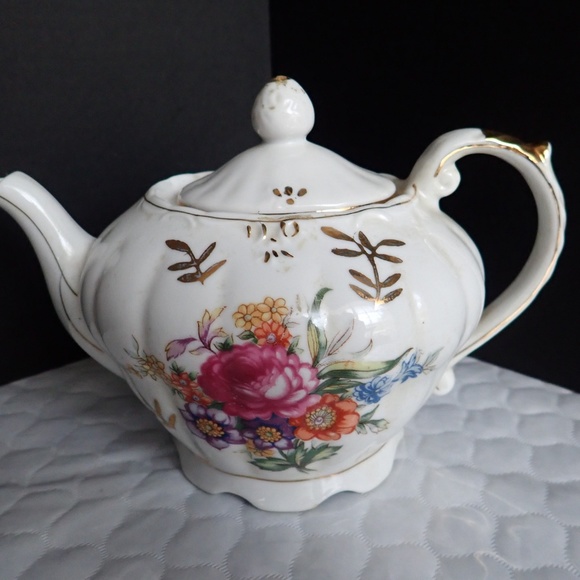 Accents | Japan White Floral Gold Guild Musical Teapot | Poshmark